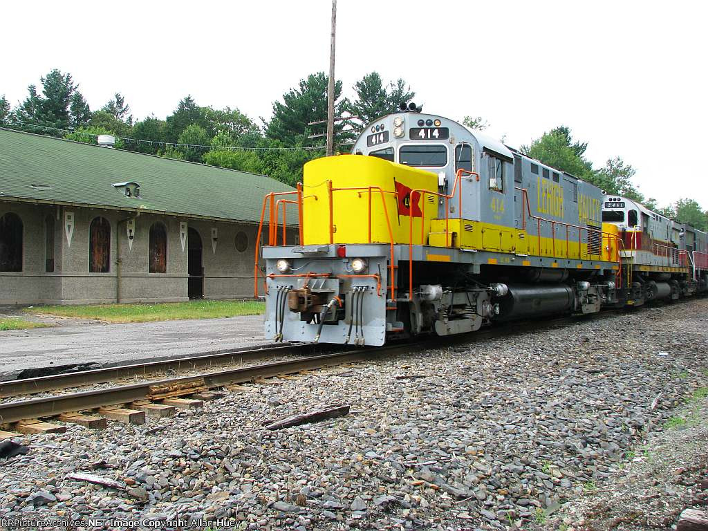 DL 414 first day in freight action on the DL